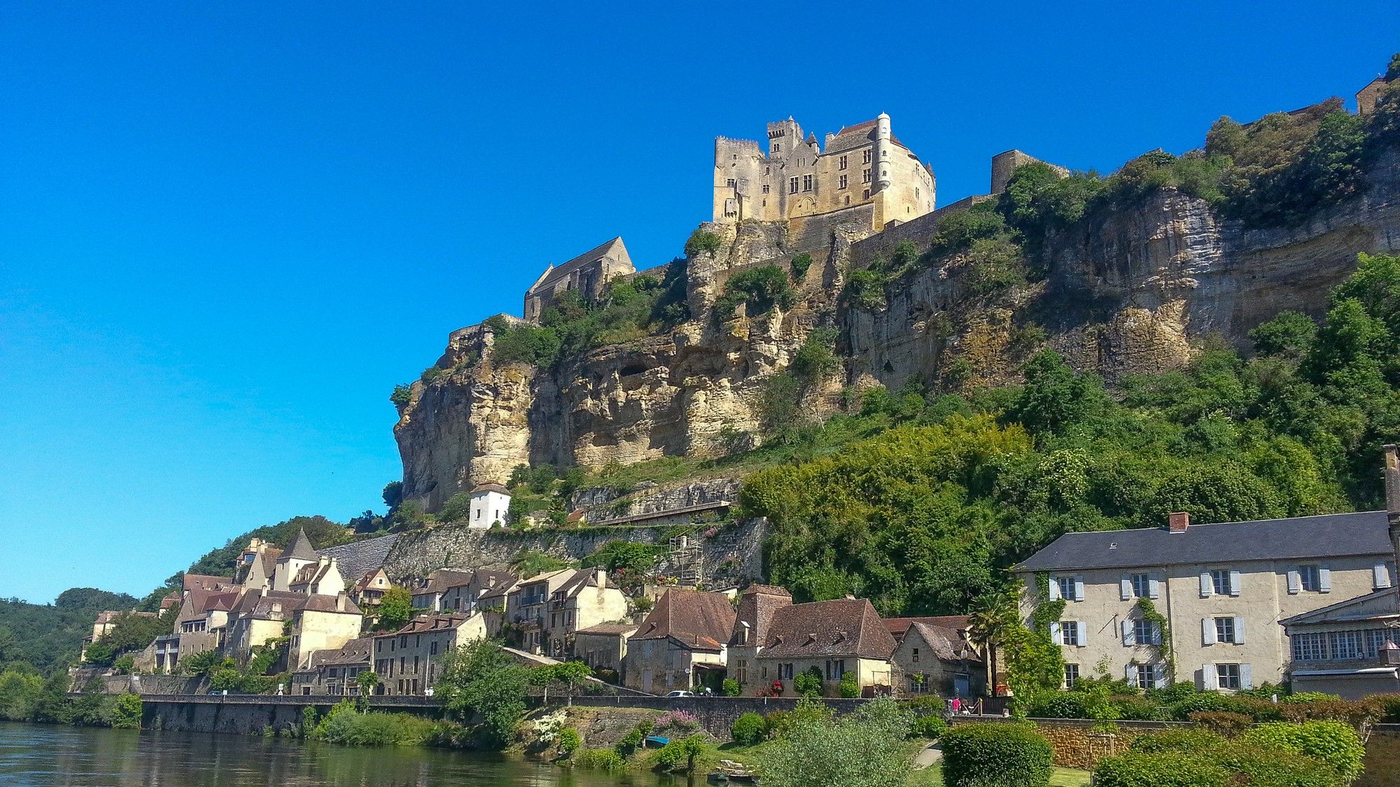 New Aquitaine Travel Guide • Cave Art, Romans & Castles