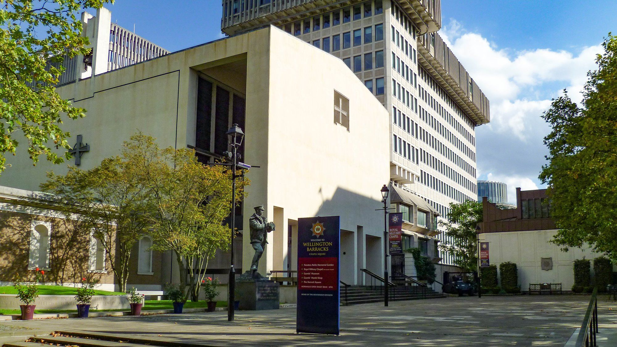Visiting the Guards Chapel and the Guards Museum in London