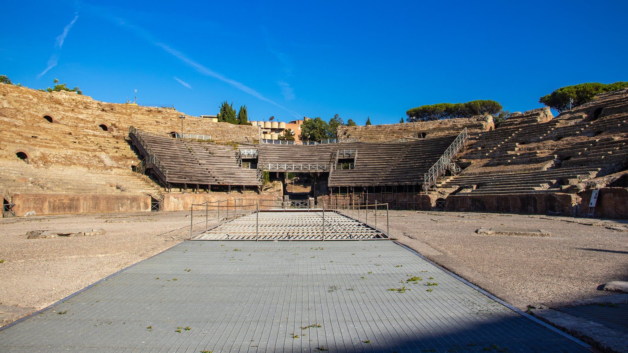 Amphitheatres of the Roman World - Archaeology Travel